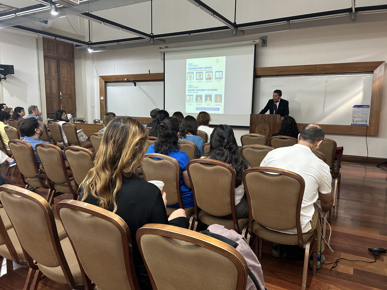 Conoce a Iván Sola: profesor financiado por una Cátedra Endowment UC ...